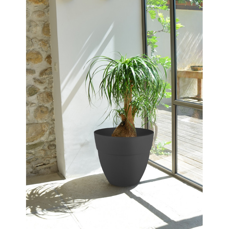 Pot de fleur gris anthracite rond 28,3 litres chez Jardin et Saisons