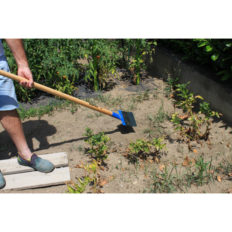 Nettoyez avec ce grattoir de sol multiusage de Jardin et Saisons