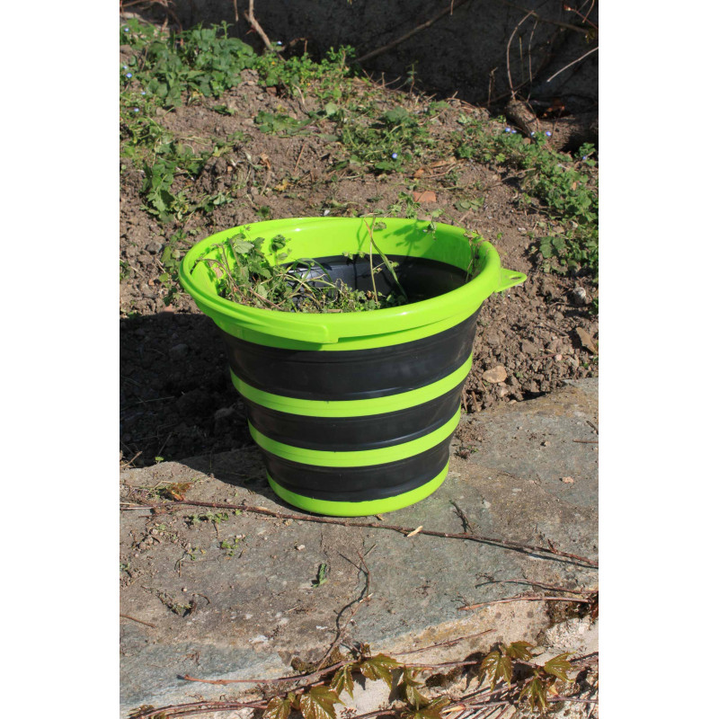 Le seau pliable 10 litres en silicone rétractable de Jardin et Saisons